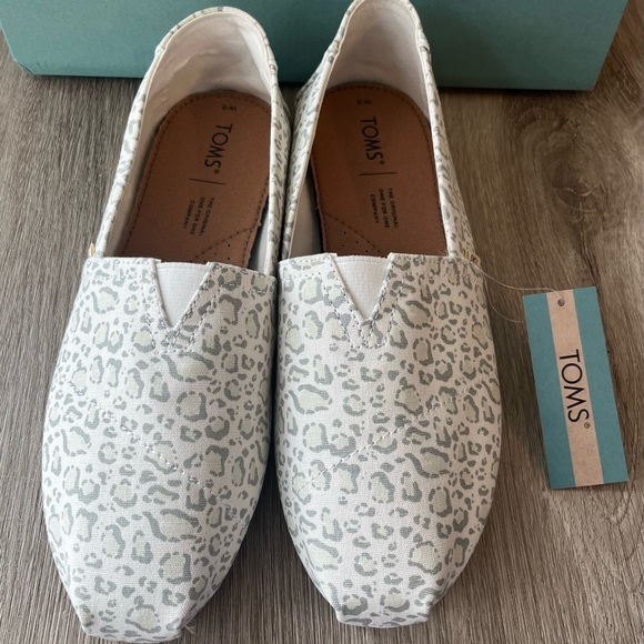 Toms | Shoes | White Toms | Poshmark